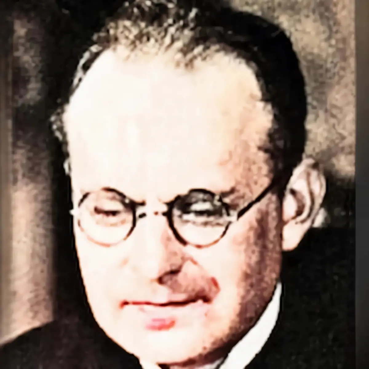 Aron Nimzowitsch: Un Visionario del Ajedrez